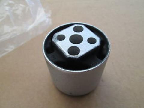 7L6525337 VAG сайлентблок (подушка редуктора переднего моста задний правый)