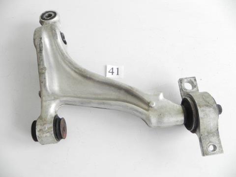 4864030300 Toyota левый рычаг передней нижней подвески