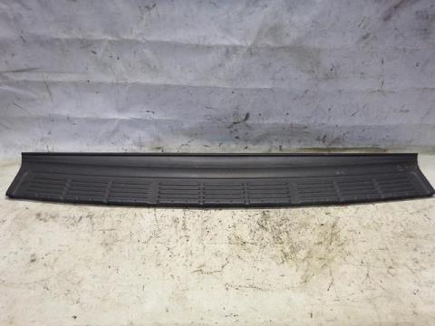 5216260040 Toyota накладка бампера заднего верхняя защитная