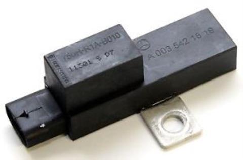 A0035421819 Mercedes реле