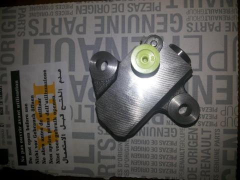 130701HC0A Nissan натяжитель цепи грм