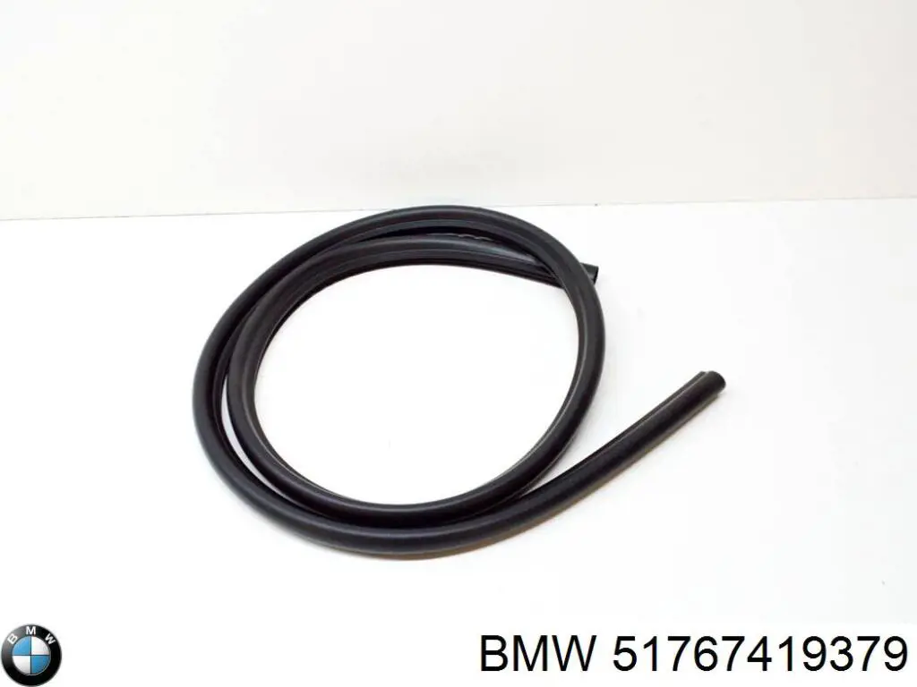 51767419379 BMW Уплотнитель капота