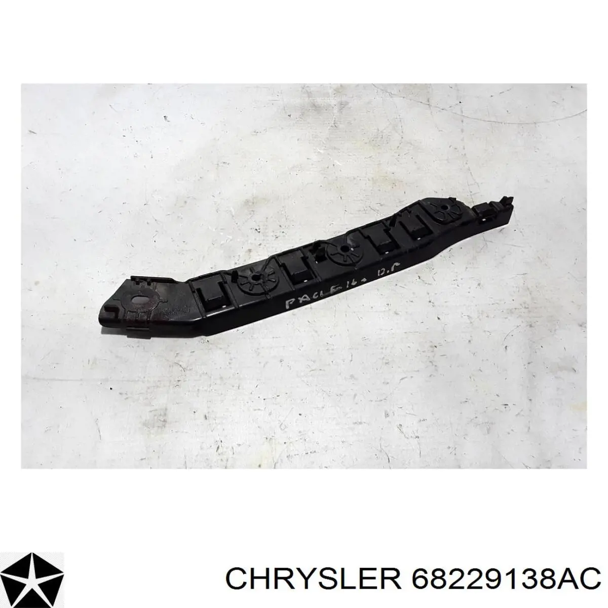 68229138AC Chrysler Направляющая переднего бампера правая