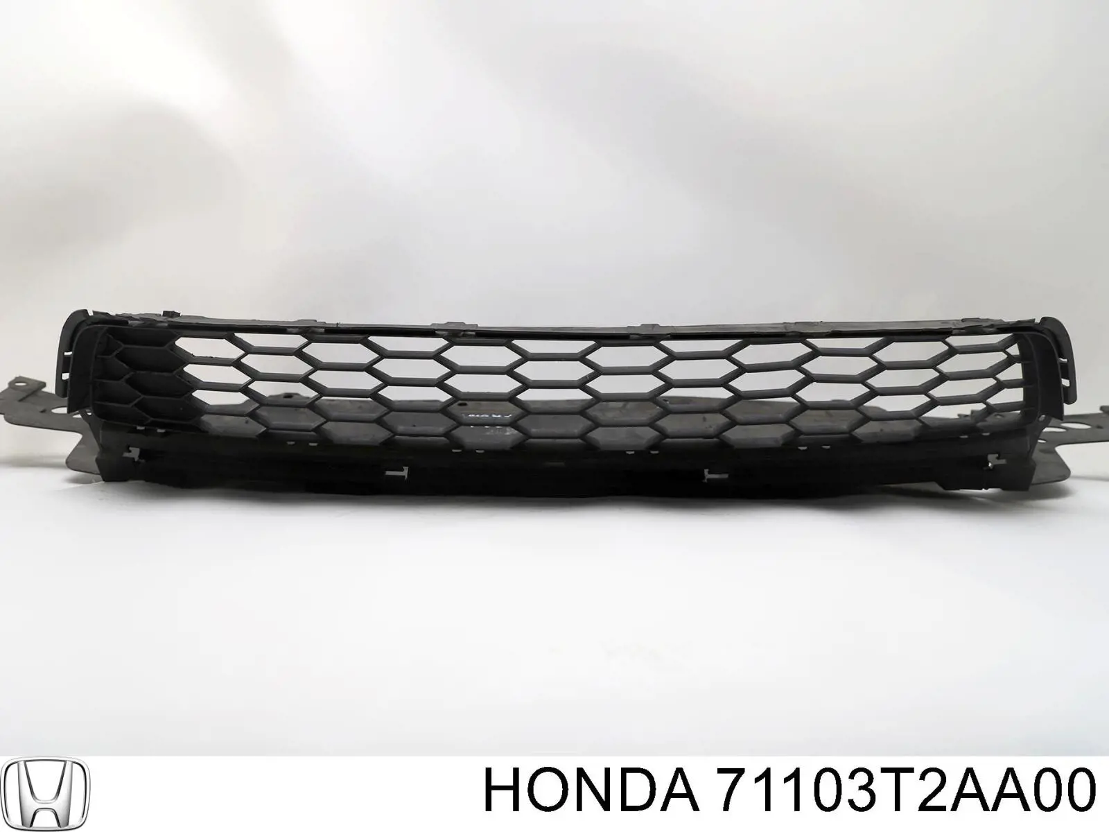 71103T2AA10 Honda решетка бампера переднего центральная