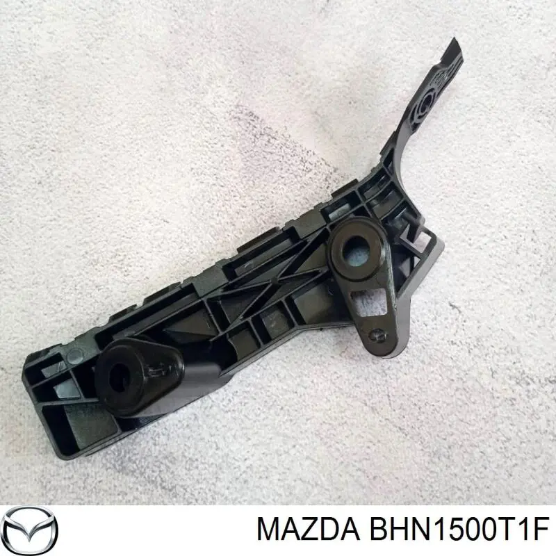 BHN1500T1F Mazda кронштейн бампера переднего правый