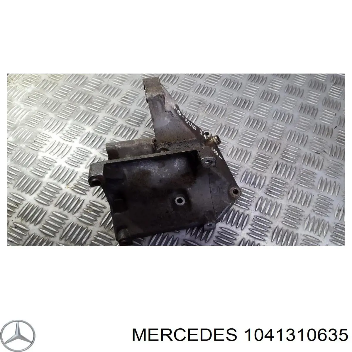 A1041310635 Mercedes кронштейн двигателя