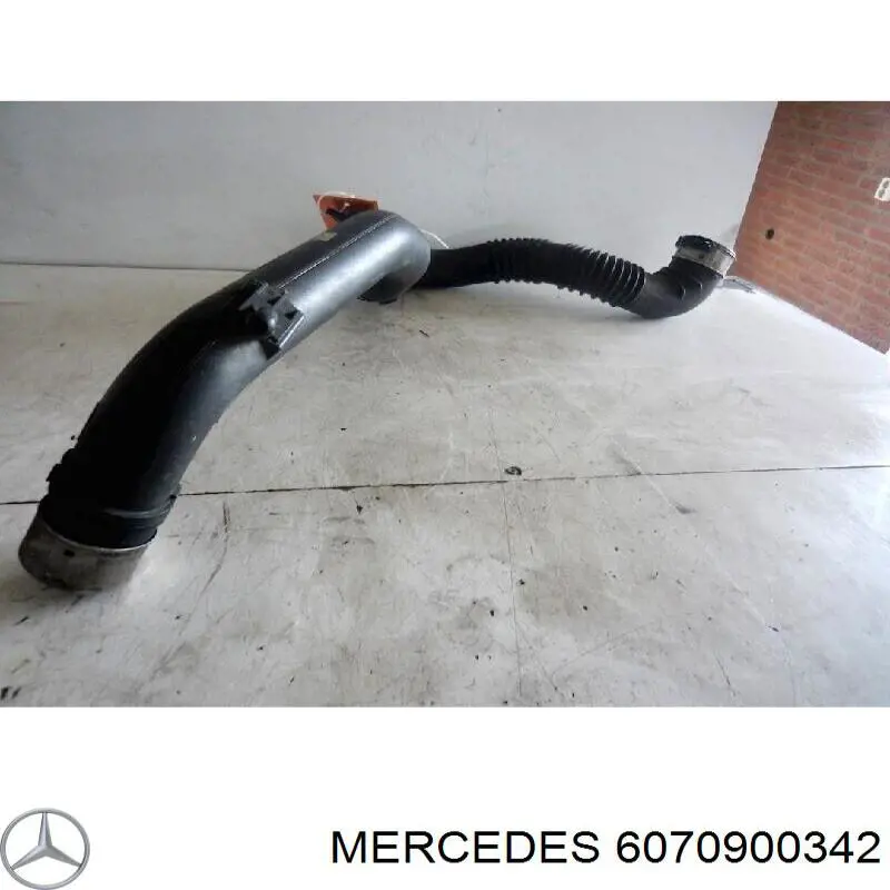 A6070900342 Mercedes | Шланг (патрубок интеркуллера верхний левый) A ...
