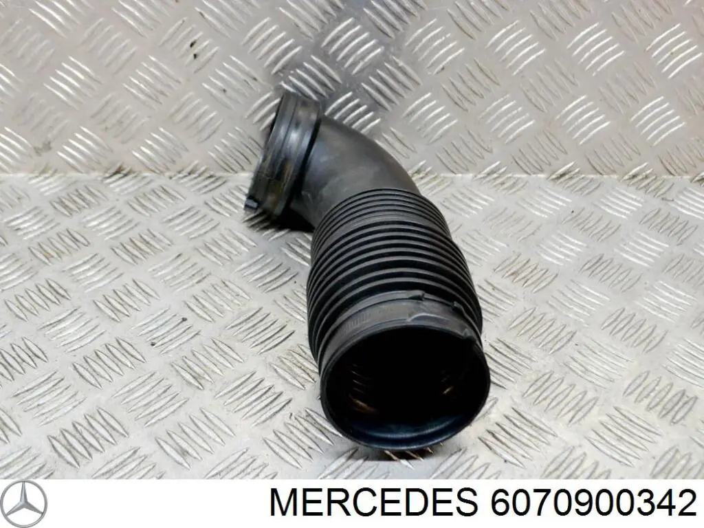 A6070900342 Mercedes | Шланг (патрубок интеркуллера верхний левый) A ...