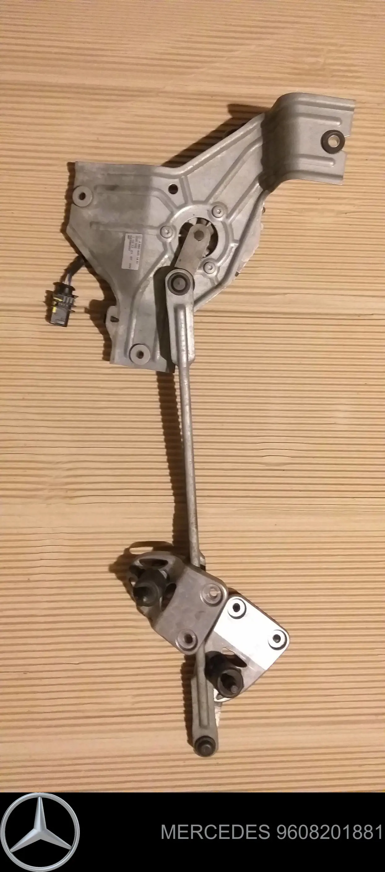 A9608201881 Mercedes автозапчастина
