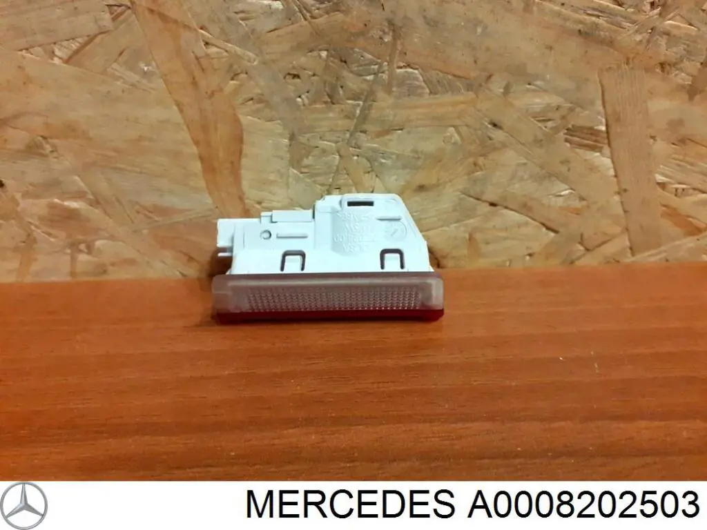 A0008202503 Mercedes дверна лампа mercedes glc w253 a0028201901