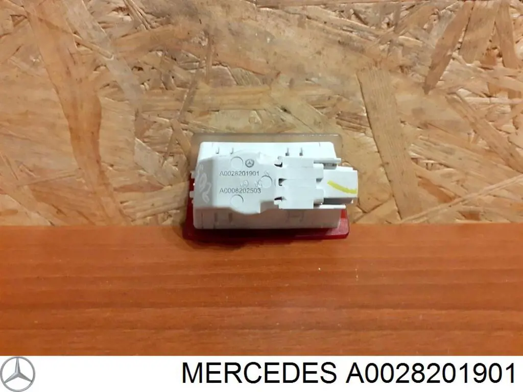 0028201901 Mercedes фонарь в двери