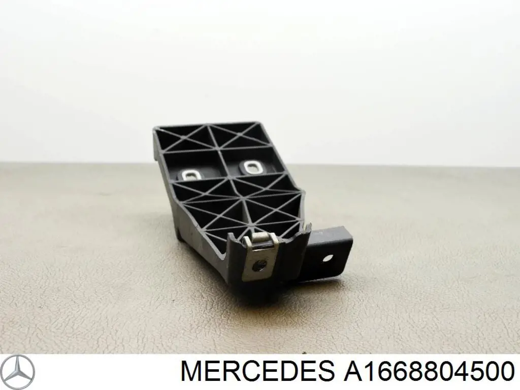 A1668804500 Mercedes кронштейн