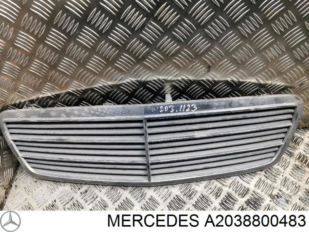 A2038800483 Mercedes решетка радиатора