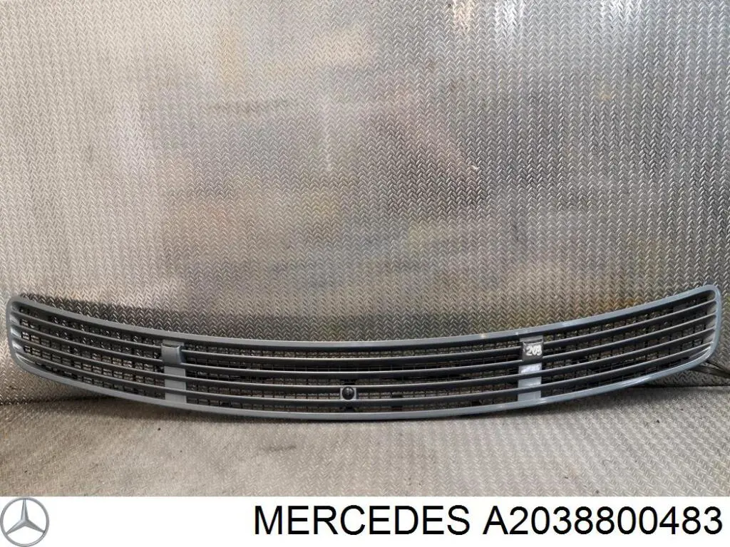 A2038800483 Mercedes решетка радиатора