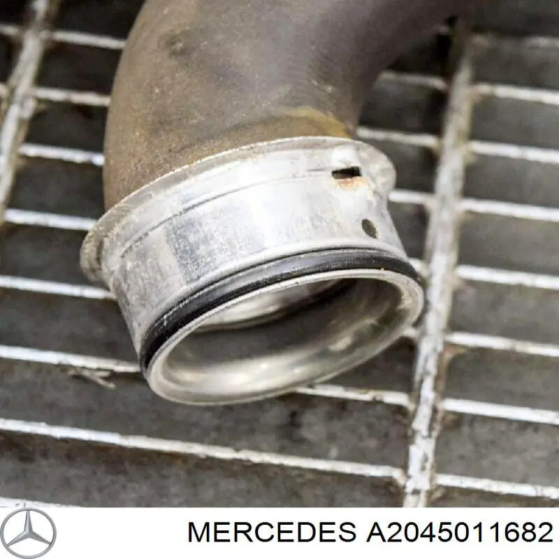 A2045011682 Mercedes шланг (патрубок радиатора охлаждения нижний)