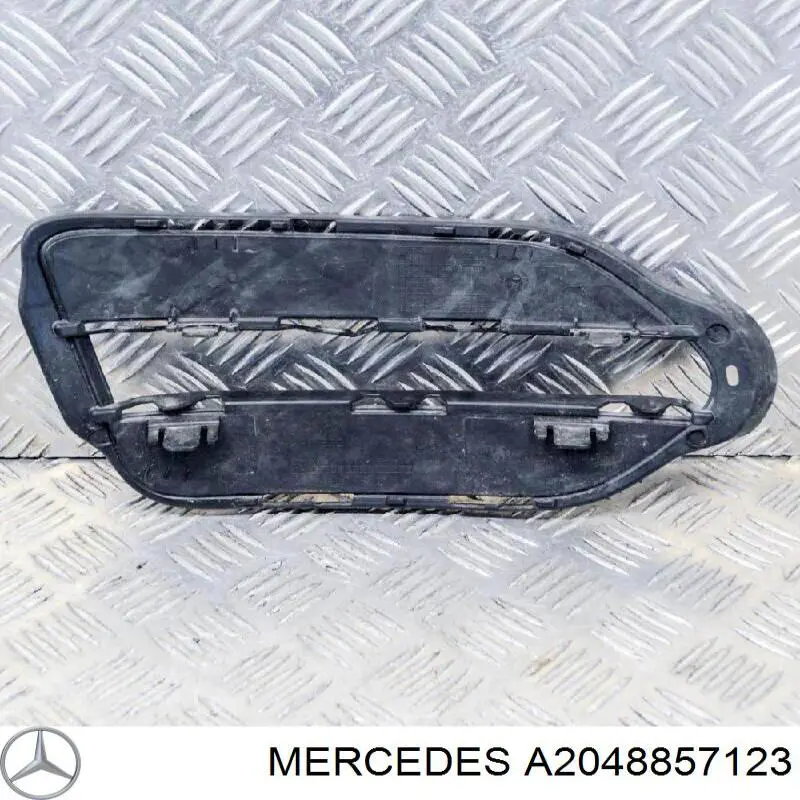 A2048857123 Mercedes решетка вентилятора, буфер