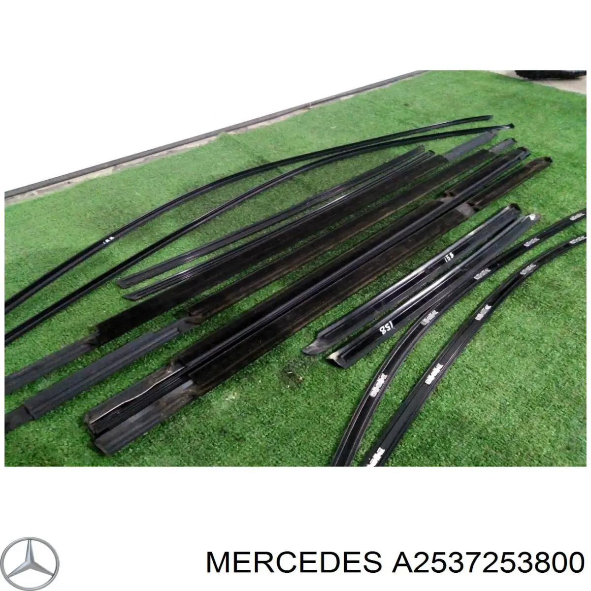 A2537253800 Mercedes уплотнитель стекла с хромом