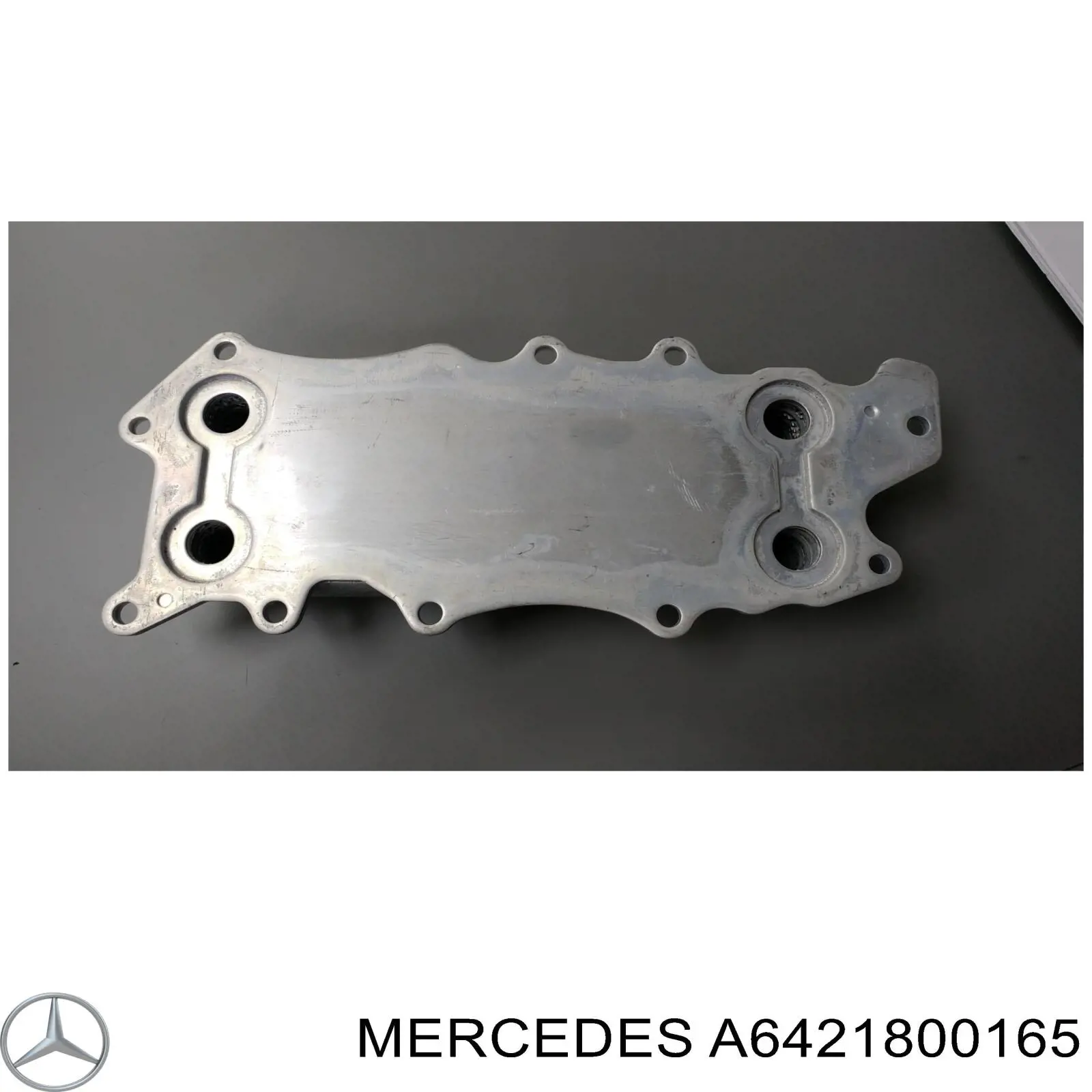 A6421800165 Mercedes радиатор масляный (холодильник, под фильтром)