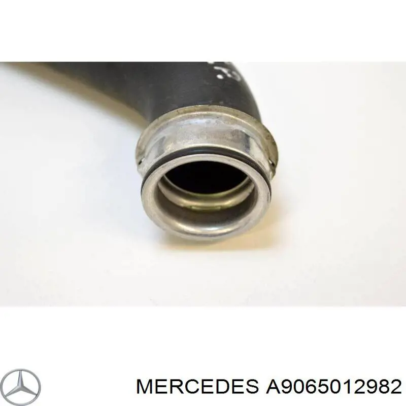 A9065012982 Mercedes | Шланг (патрубок радиатора охлаждения верхний) A ...