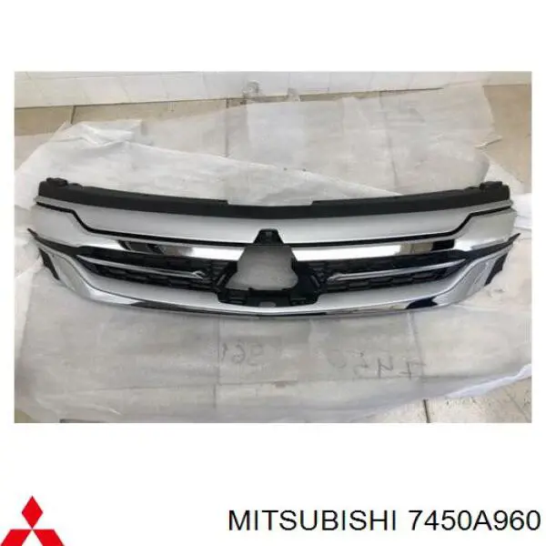 7450A960 Mitsubishi решетка радиатора