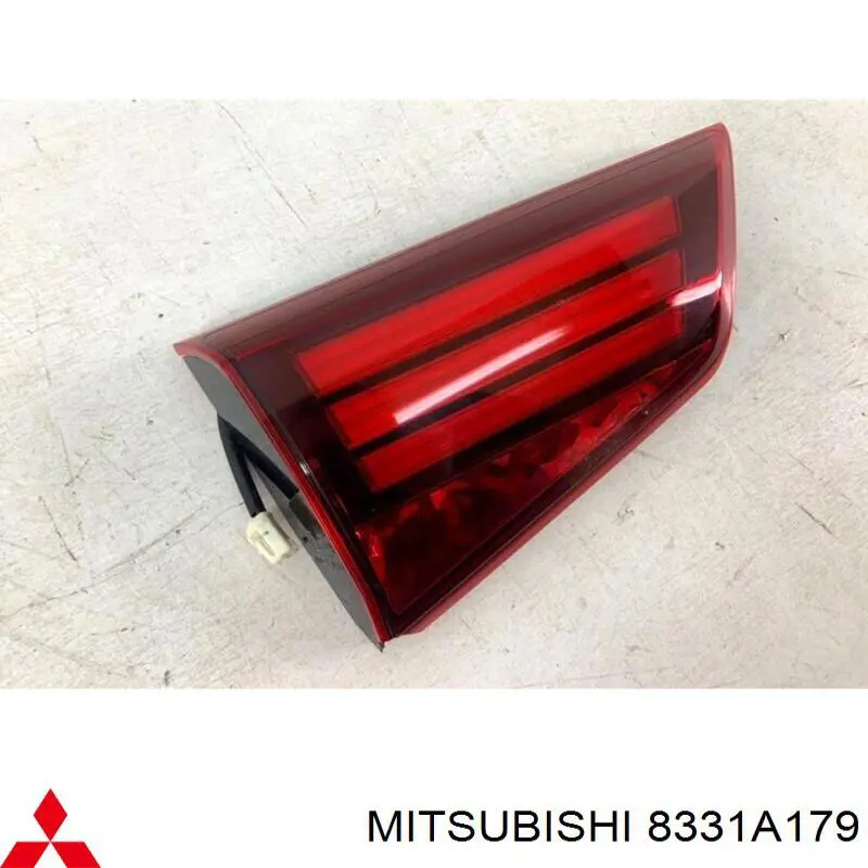 8331A179 Mitsubishi Фонарь задний левый внутренний