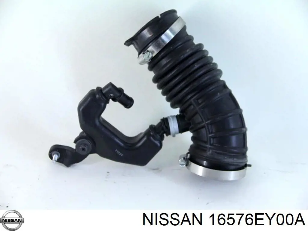 16576EY00A Nissan патрубок воздушного фильтра правый