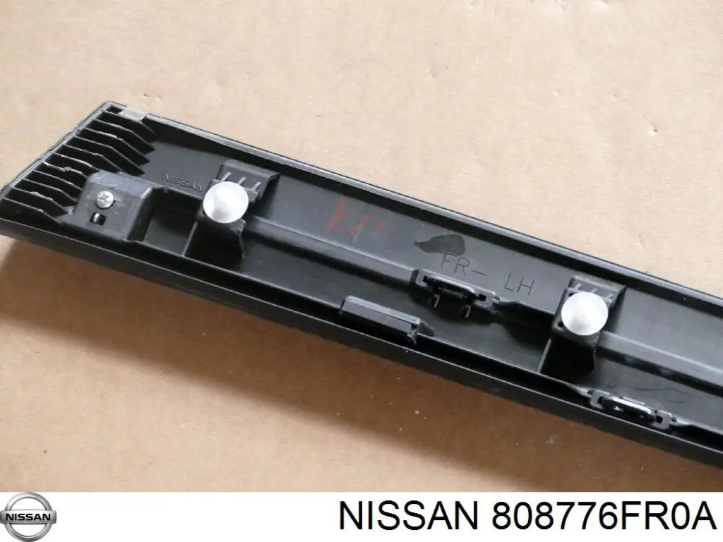 808776FR0A Nissan/Infiniti Молдинг двери передней левой нижний