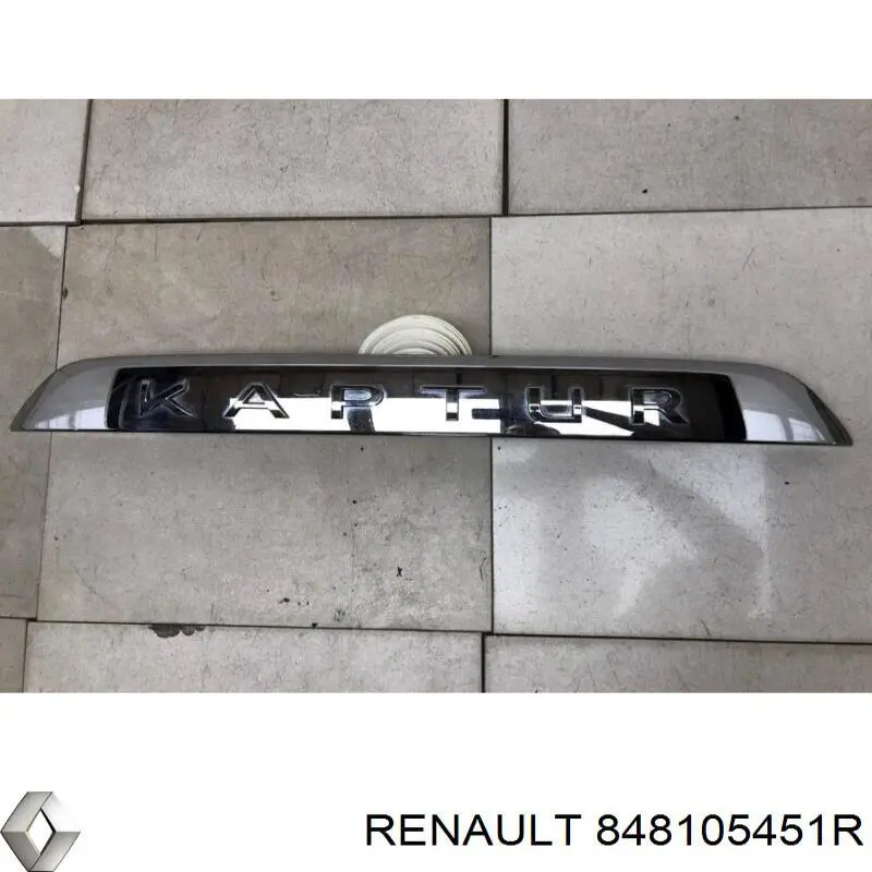 848105451R Renault (RVI) Накладка багажника (двери 3/5-й задней)