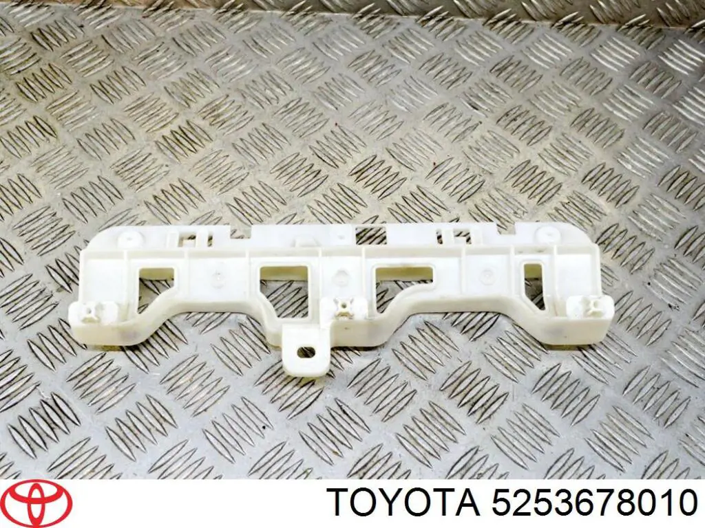5253678010 Toyota левый кронштейн переднего бампера