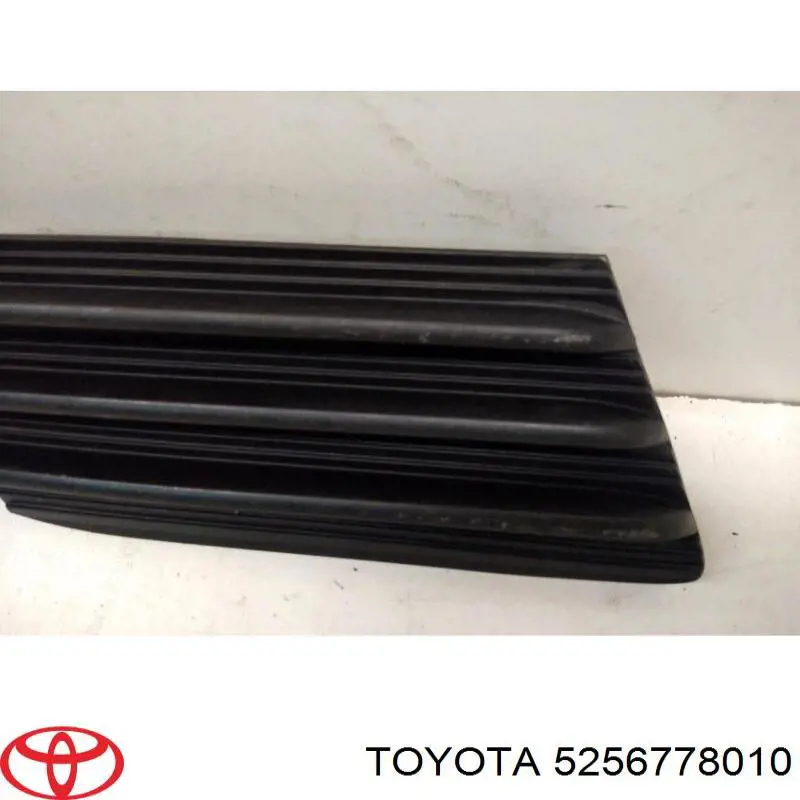 5256778010 Toyota Решетка бампера заднего