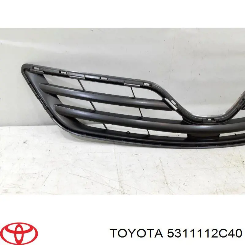 53111-12C40 Toyota решетка радиатора