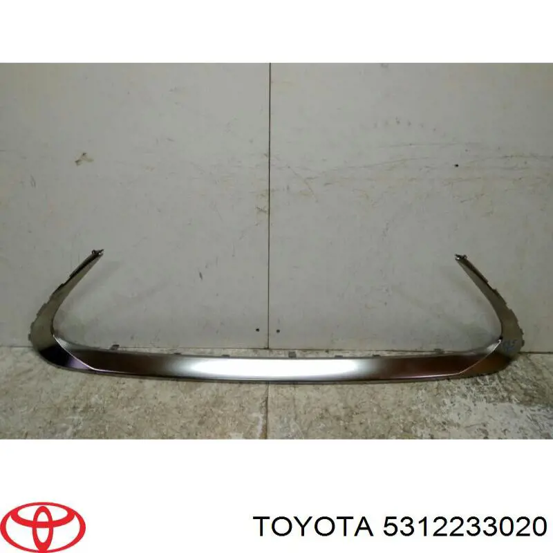 5312233020 Toyota накладка решётки бампера es-350 15--