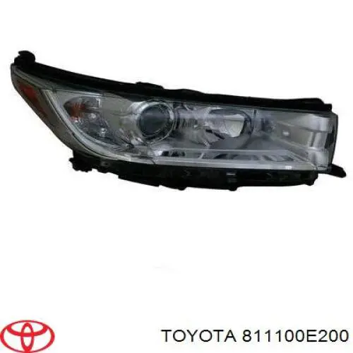 811100E200 Toyota фара правая