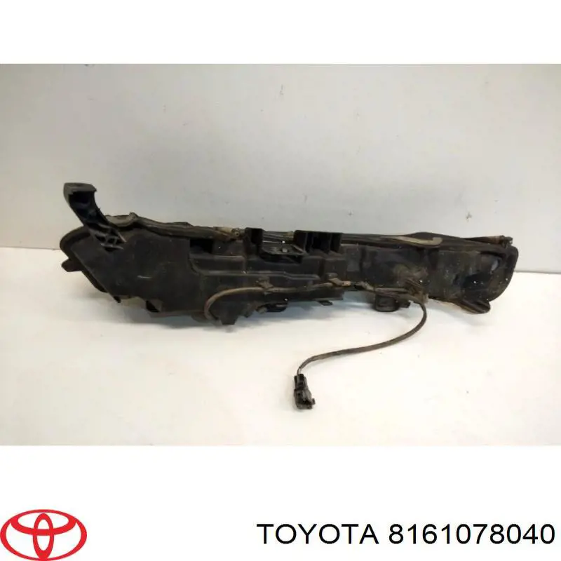 8161078040 Toyota фара дневного света правая