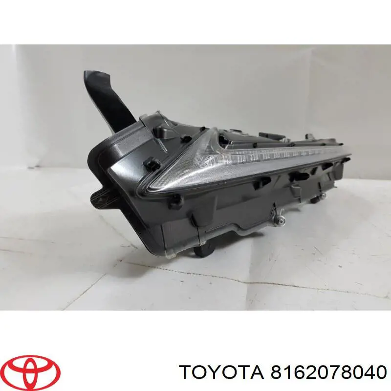 8162078040 Toyota фара дневного света левая