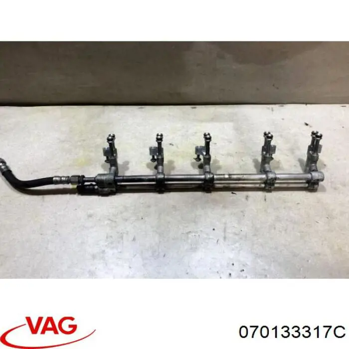 070133317C VAG распределитель топлива (рампа)