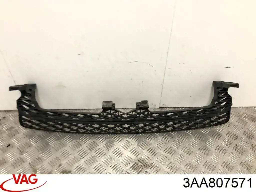 3AA807571 VAG Кронштейн бампера переднего центральный
