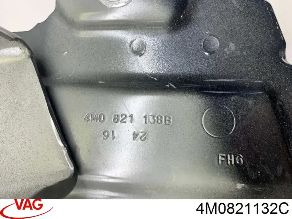 4M0821132C VAG кронштейн крепления крыла переднего правого передний