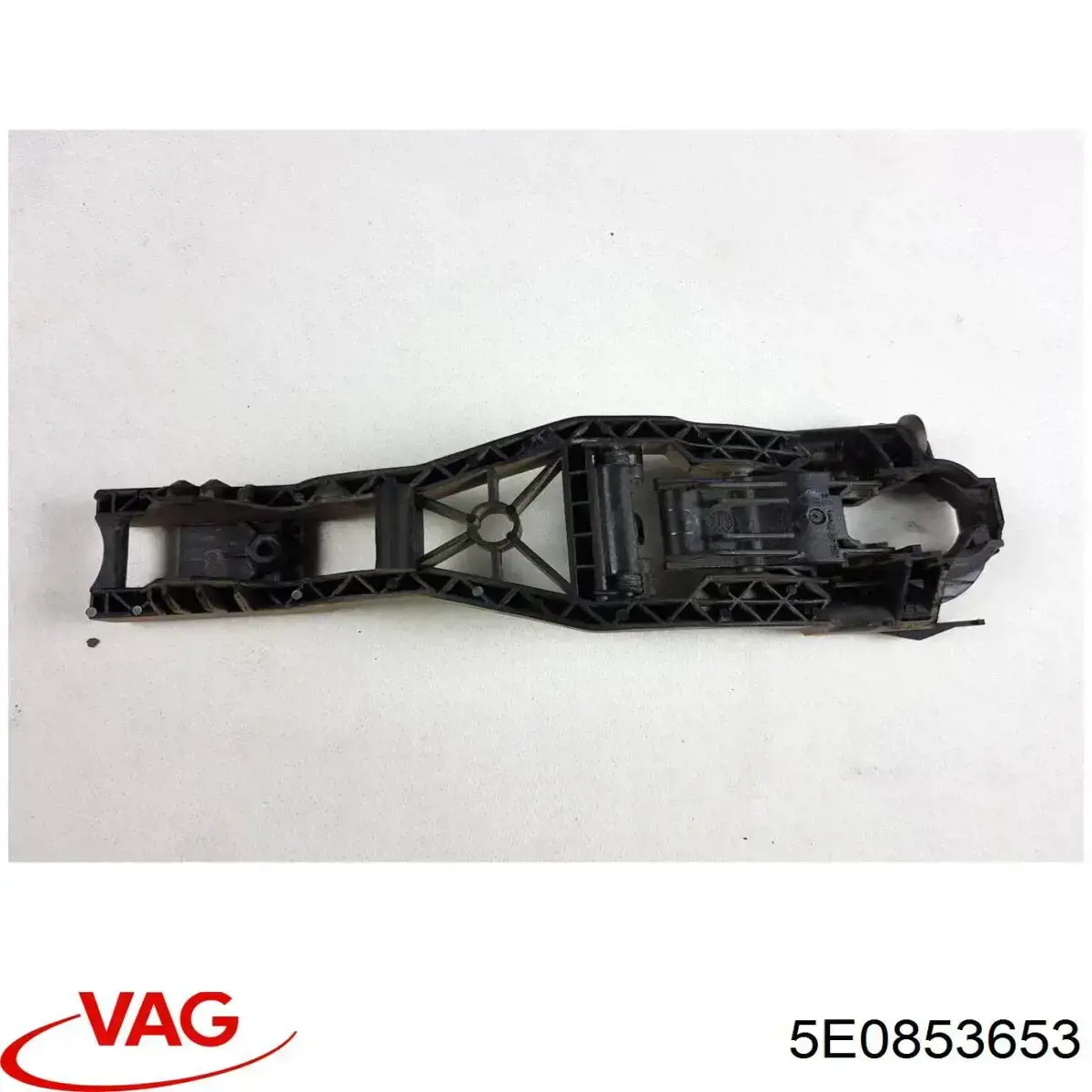 5E0853653 VAG решетка радиатора