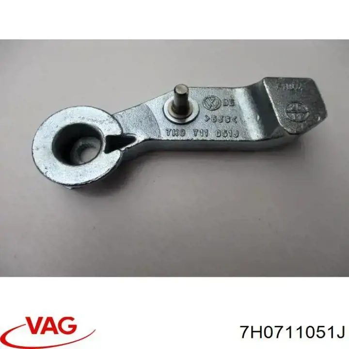 7H0711051J VAG кронштейн кулисы кпп