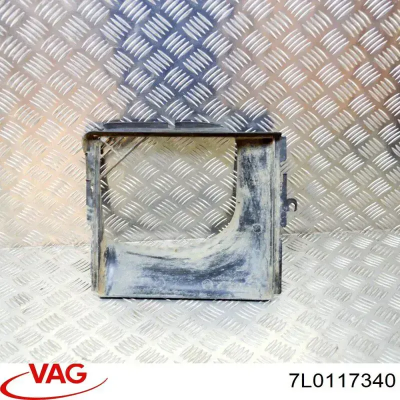 7L0117340 VAG воздуховод (дефлектор радиатора интеркуллера правый)