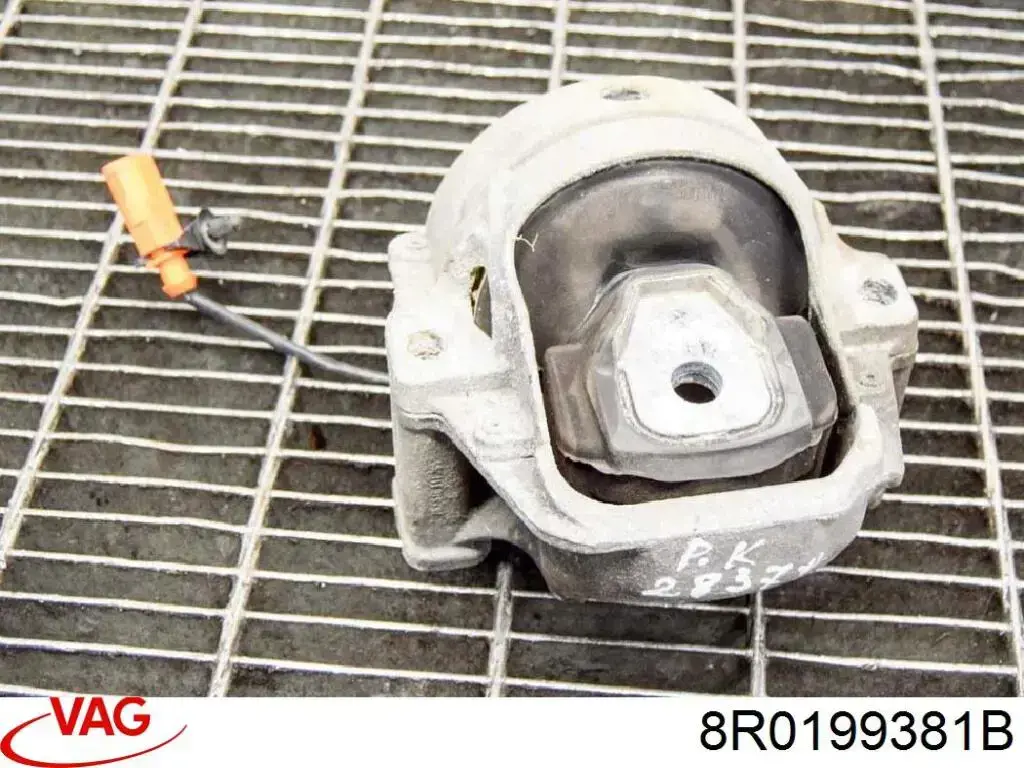 8R0199381B VAG Подушка (опора) двигателя правая