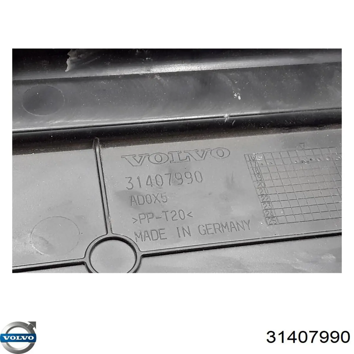 31407990 Volvo панель декор центр хс60 2018-