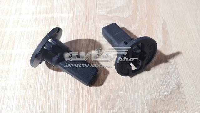 17117596922 BMW кронштейн радиатора верхний