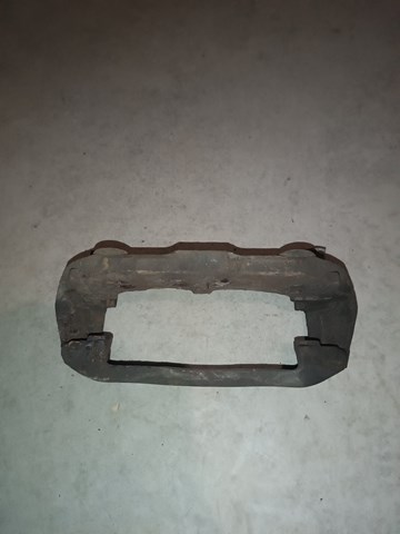 A0004214006 Mercedes скоба тормозного суппорта переднего