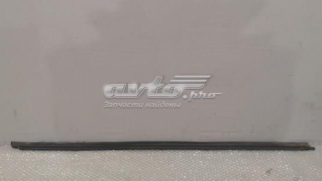 A2216900262 Mercedes уплотнитель двери передней правой