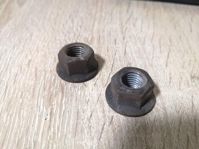 N10402904 VAG гайка болта крепления переднего рычага, нижнего