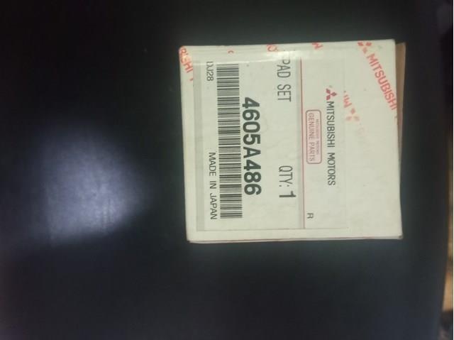 4605A486 Mitsubishi колодки тормозные передние дисковые