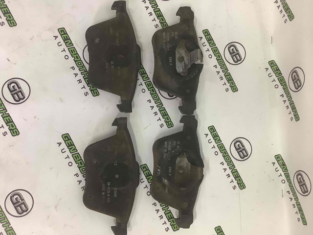 C2D23150 Jaguar колодки тормозные передние дисковые