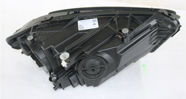 A1779062100 Mercedes фара левая , состояние новой.